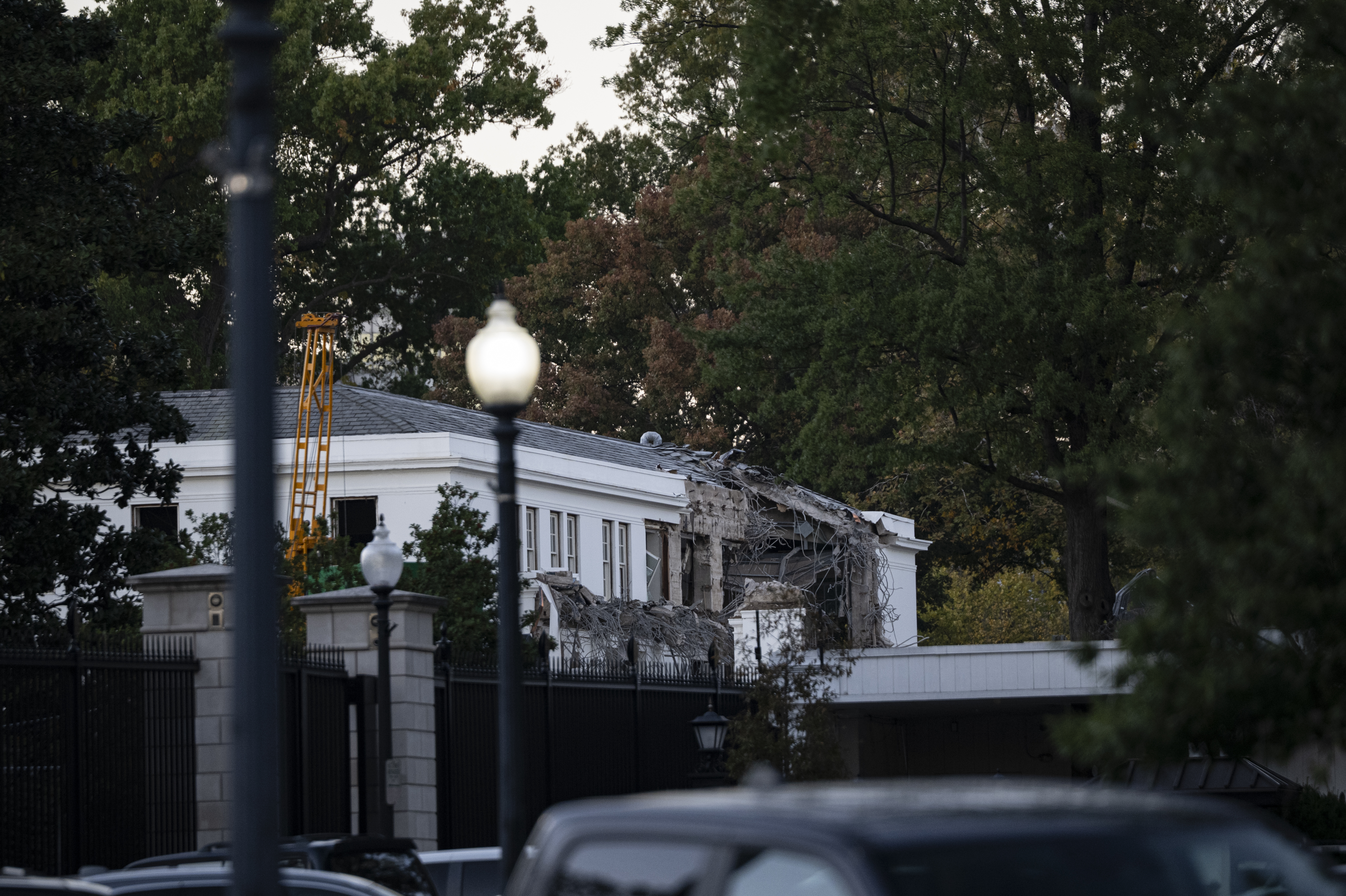 White House demolition on East Wing begins for Trump ballroom – NBC Chicago
