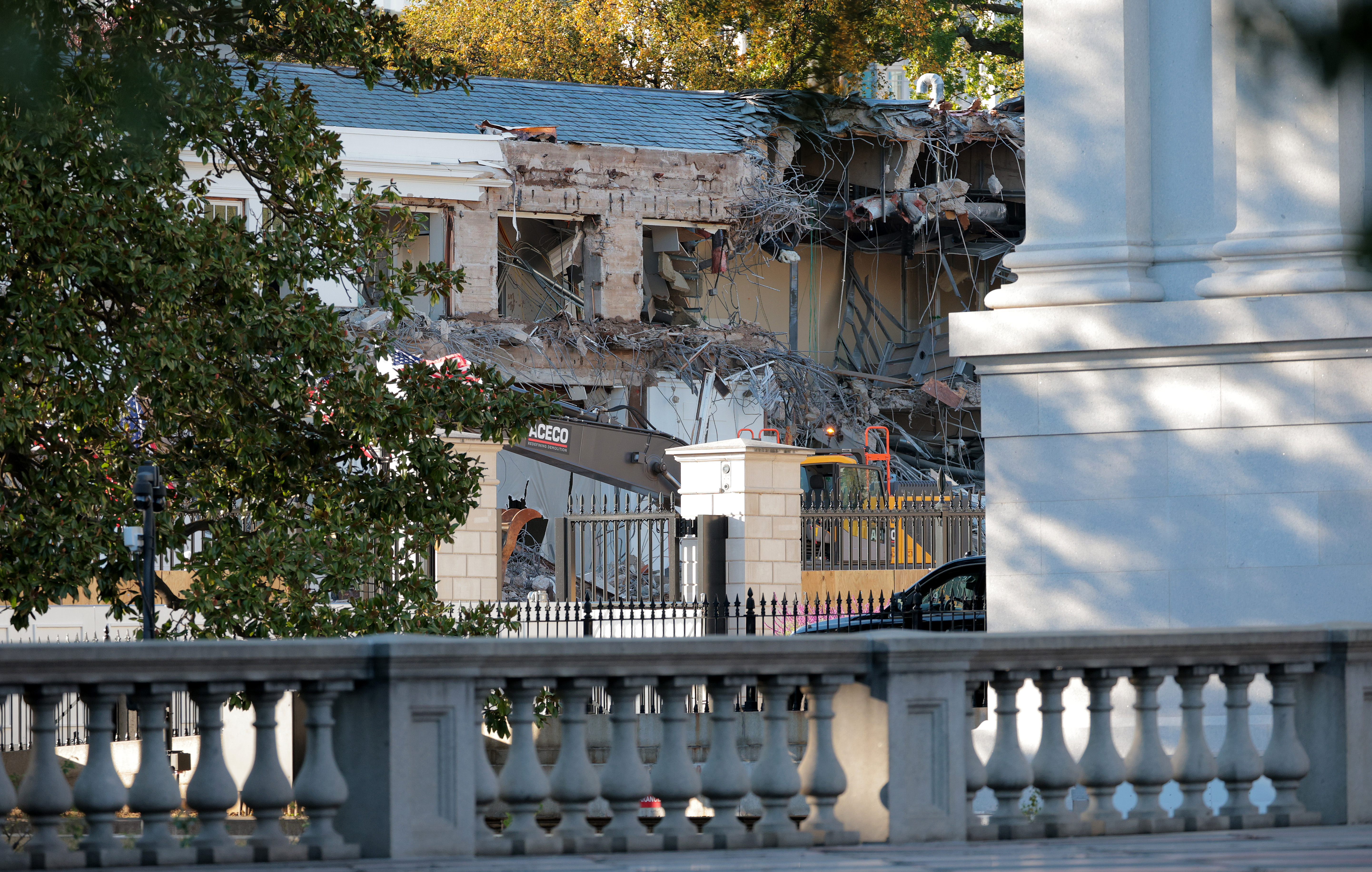 White House demolition on East Wing begins for Trump ballroom – NBC Chicago