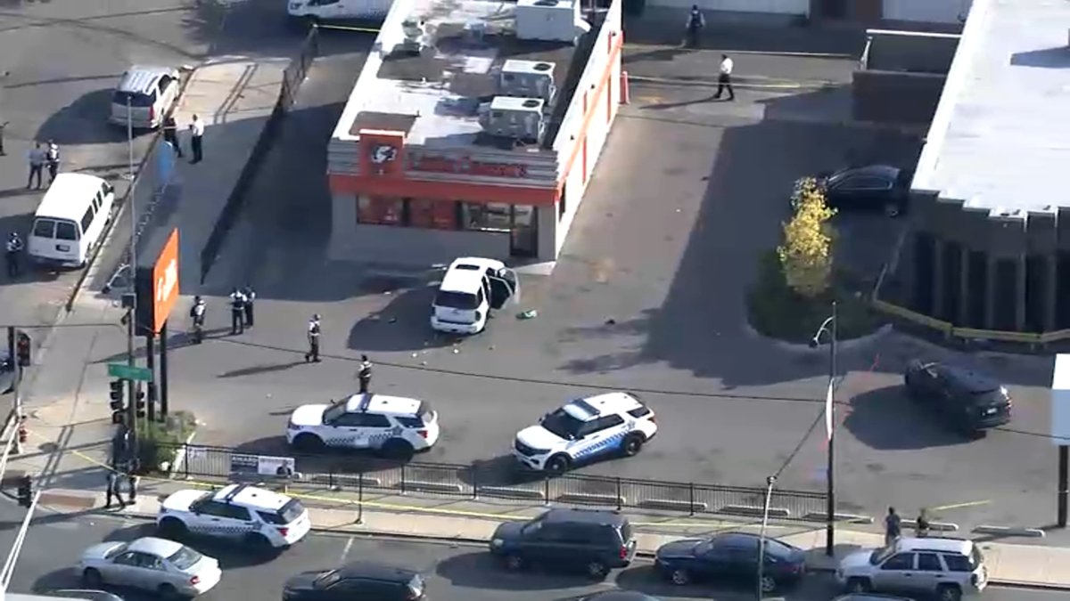 Man shot and killed outside Little Caesars in Little Village – NBC Chicago