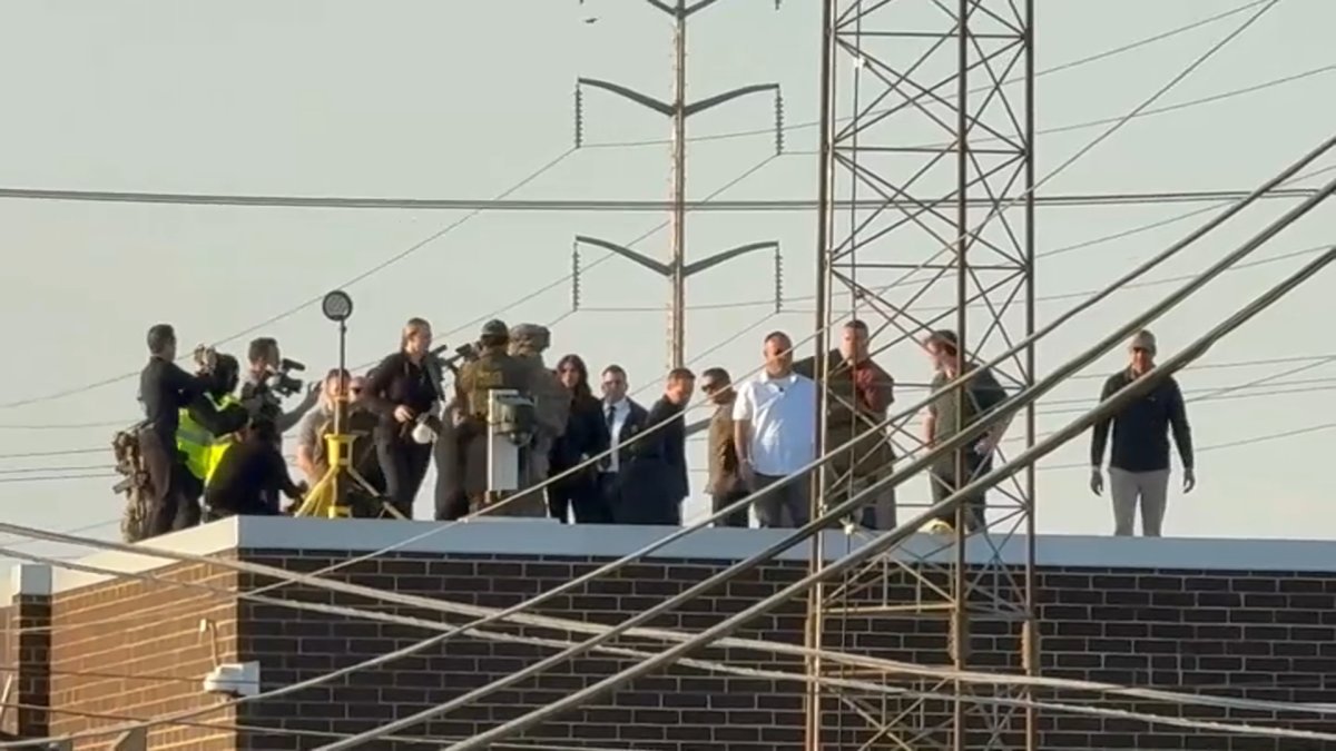 Kristi Noem denied entry to Broadview building in new video – NBC Chicago