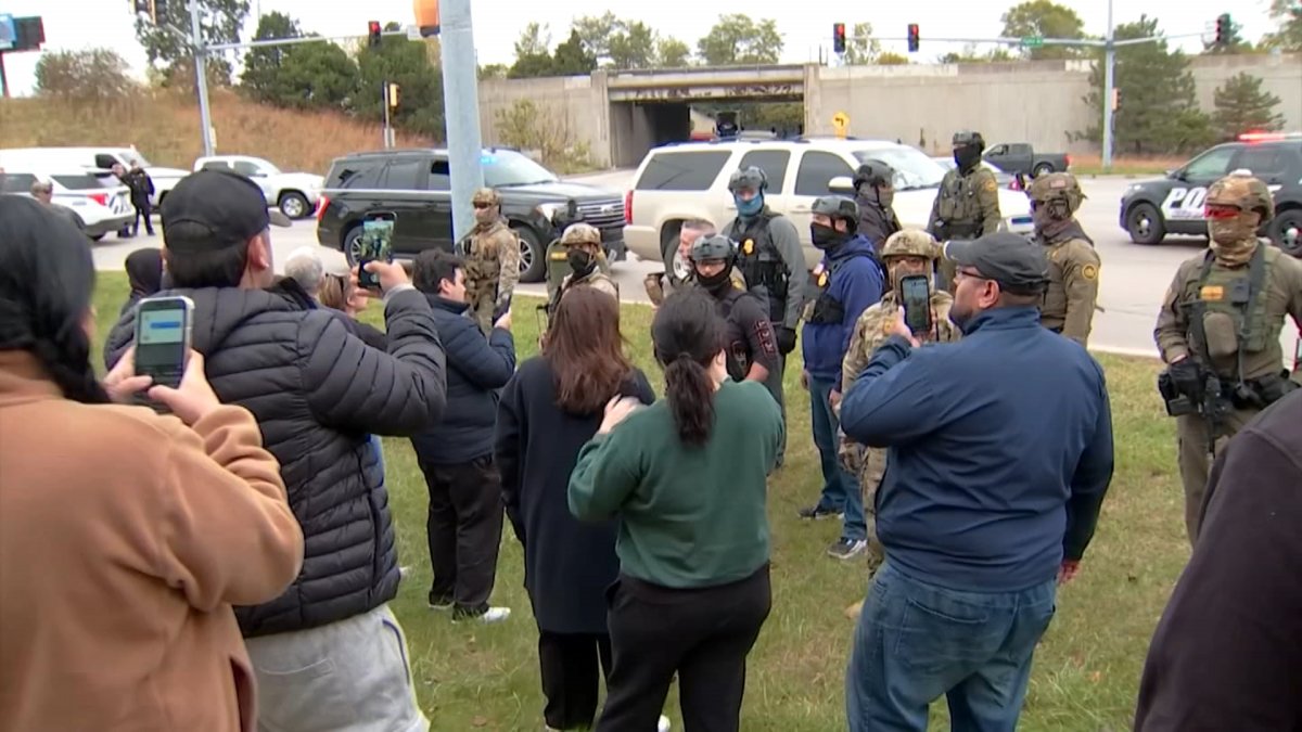 CPS students detained as agents, protesters clash in Little Village ...