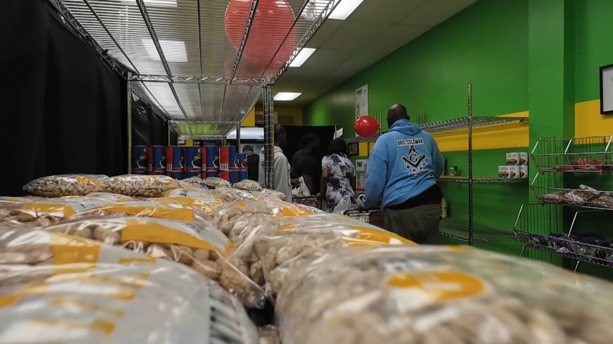 Chicago food pantries face increased demand amid potential cuts – NBC ...