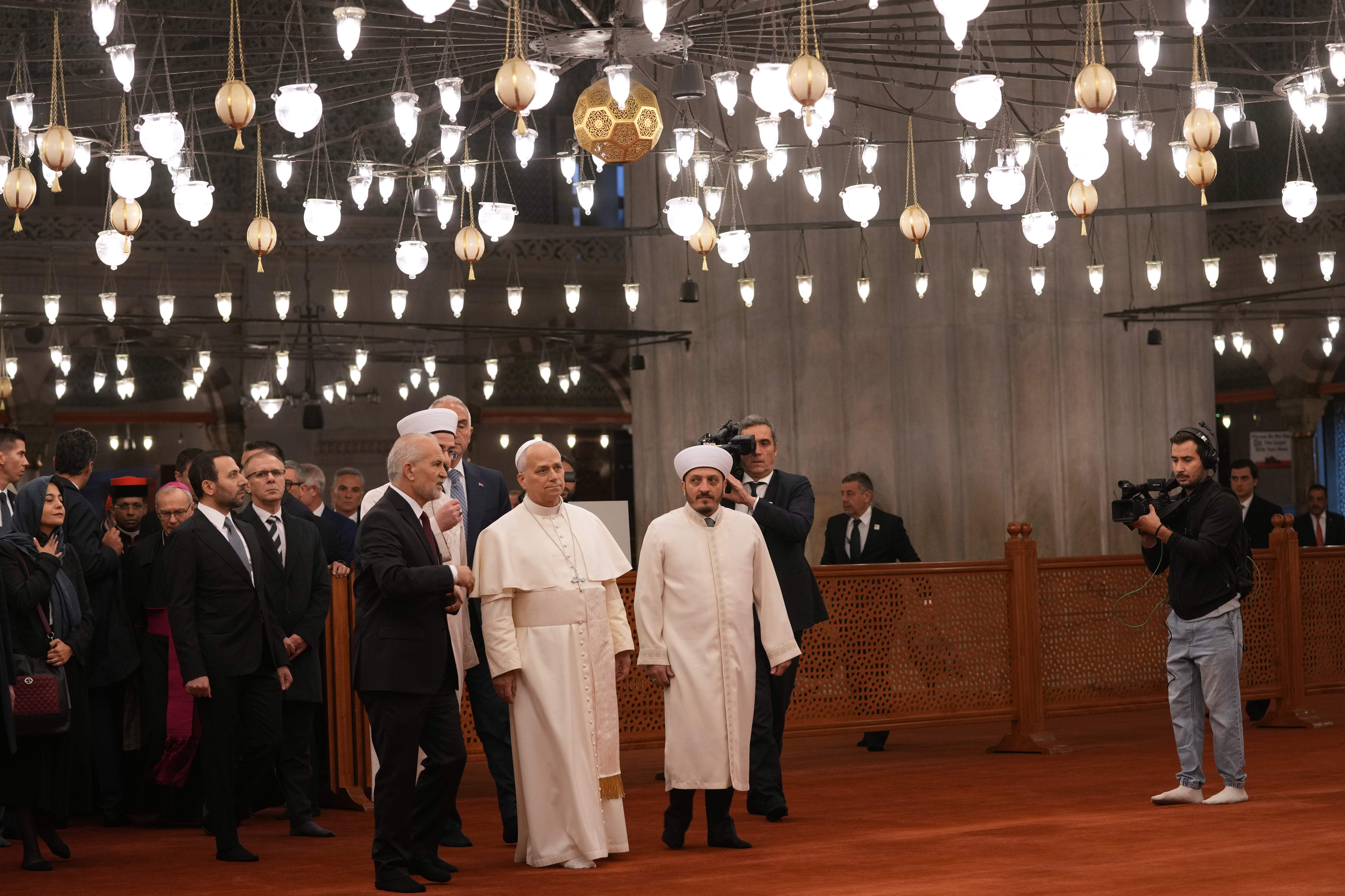 Pope Leo visits Instanbul’s Blue Mosque – NBC Chicago