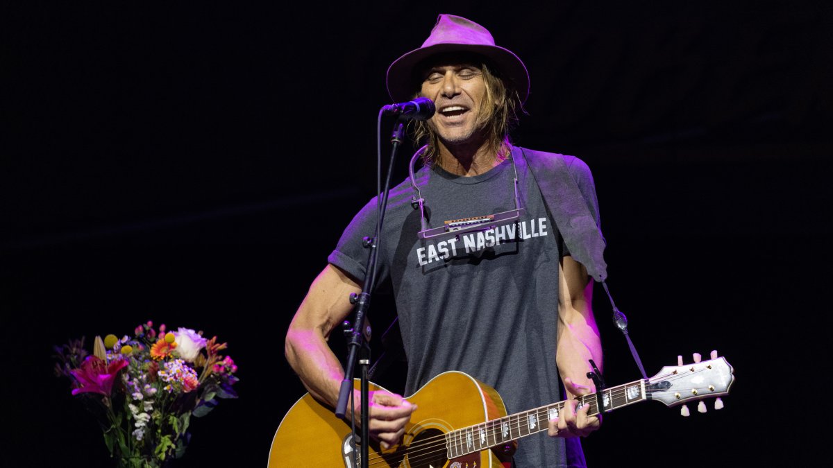 Todd Snider, alt-country singer and songwriter, dies at 59 – NBC Chicago