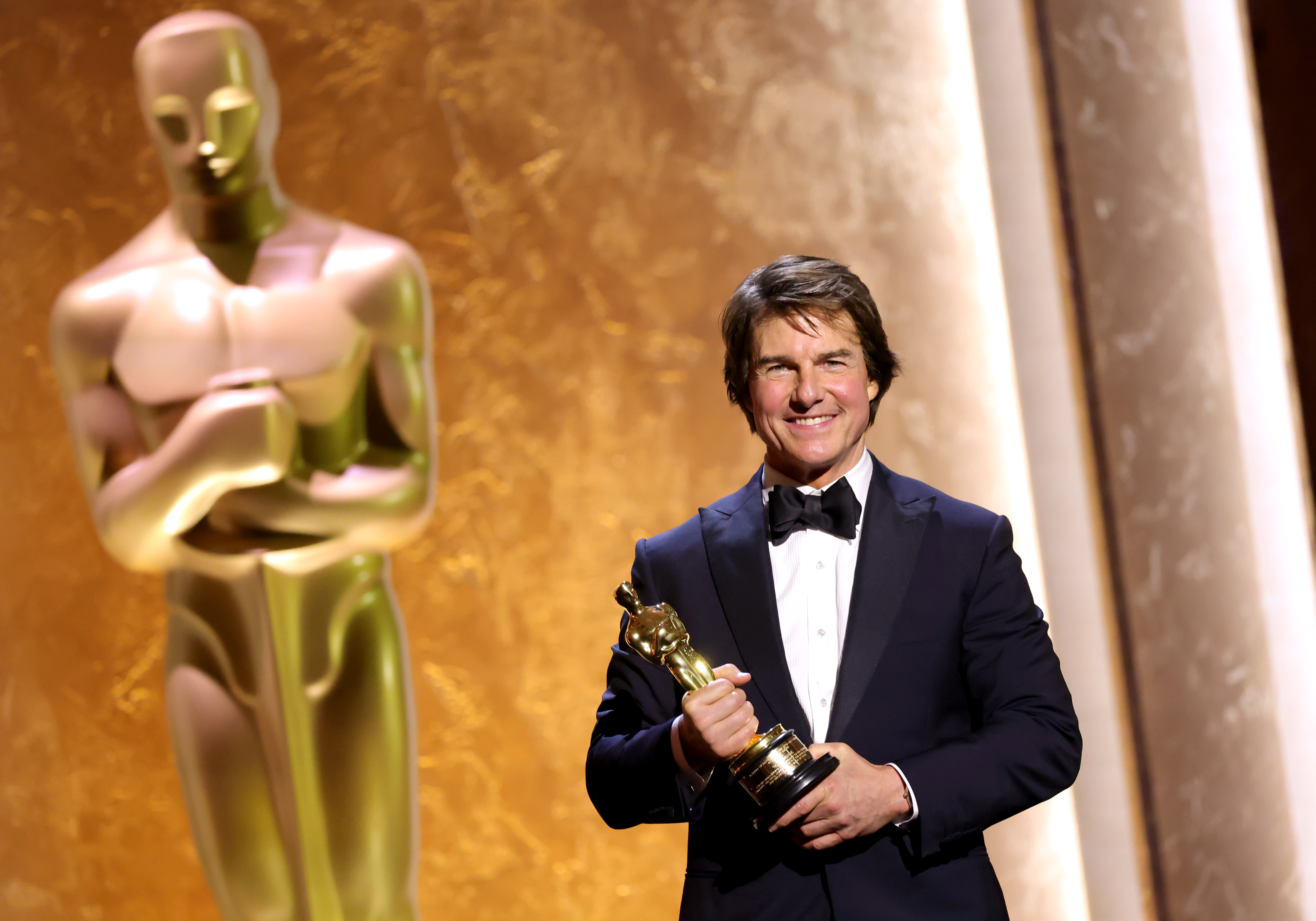Tom Cruise finally gets his Oscar moment at Governor Awards – NBC Chicago