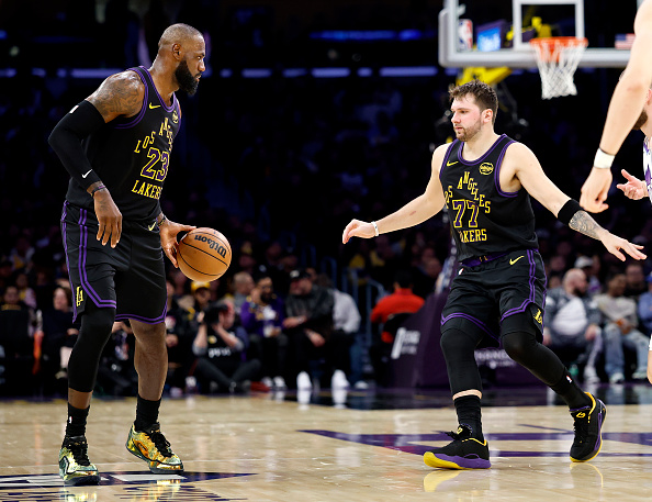 Lakers’ LeBron James logs 12 assists in season debut vs. Jazz – NBC Chicago