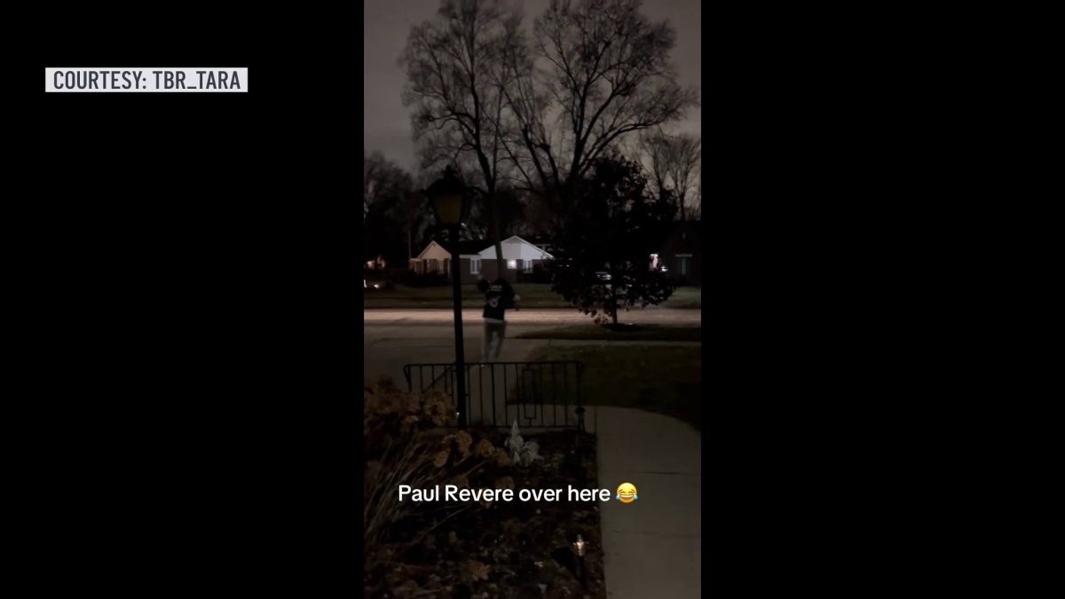 Ecstatic dad takes Bears celebration to the streets with his son after ...