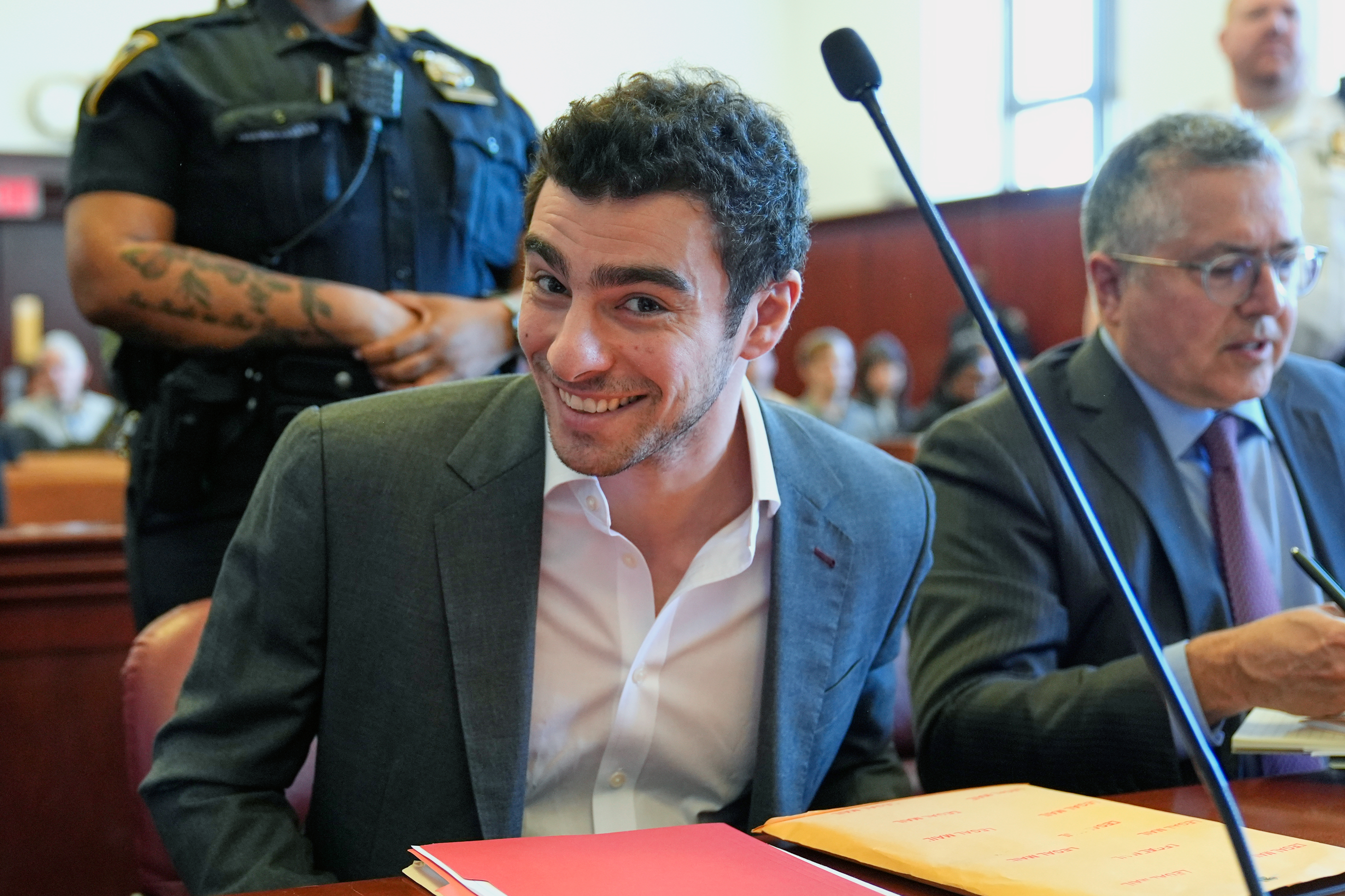Luigi Mangione dodges death penalty after federal prosecutors decline ...