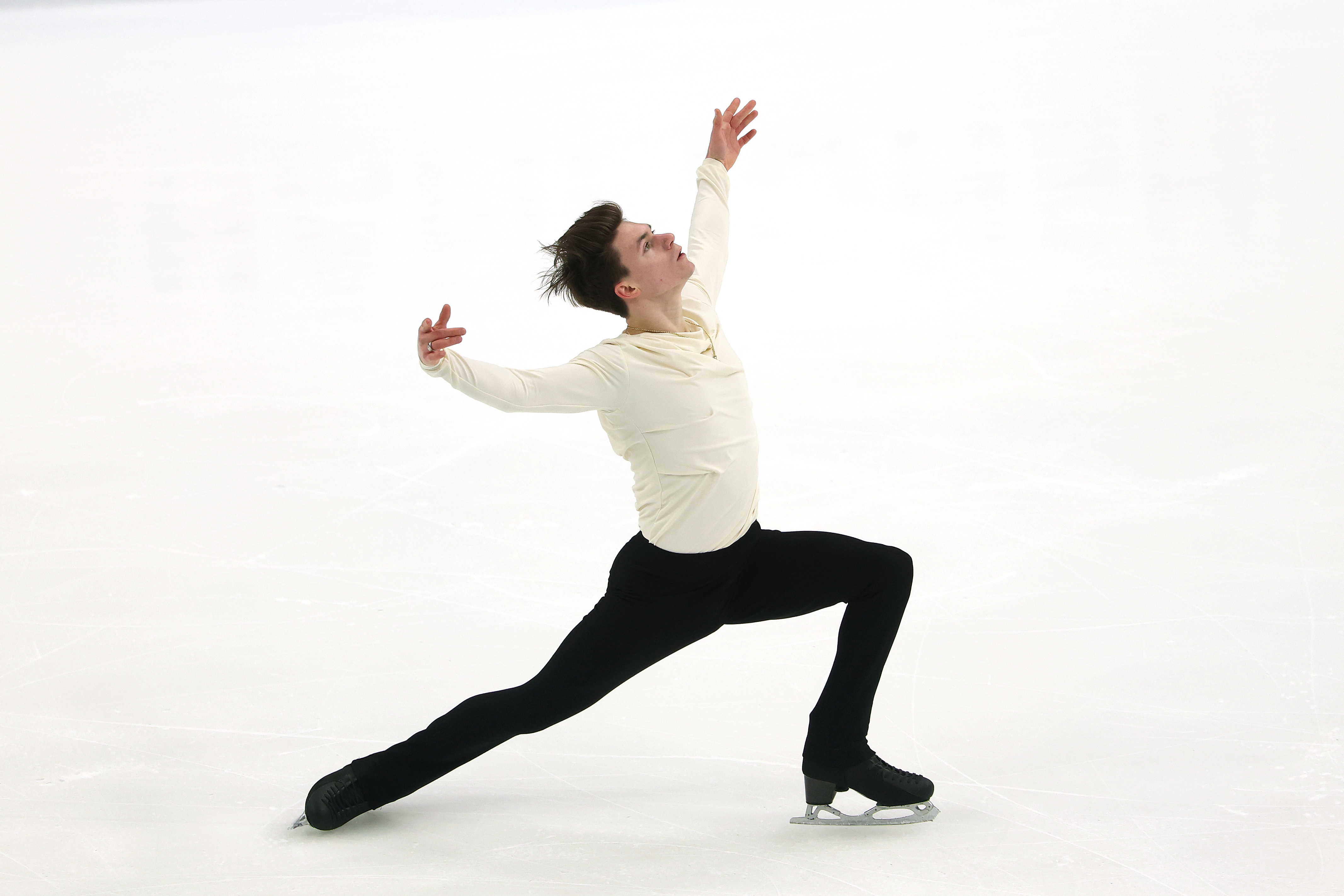 Naumov returns to figure skating championships after parents’ death ...