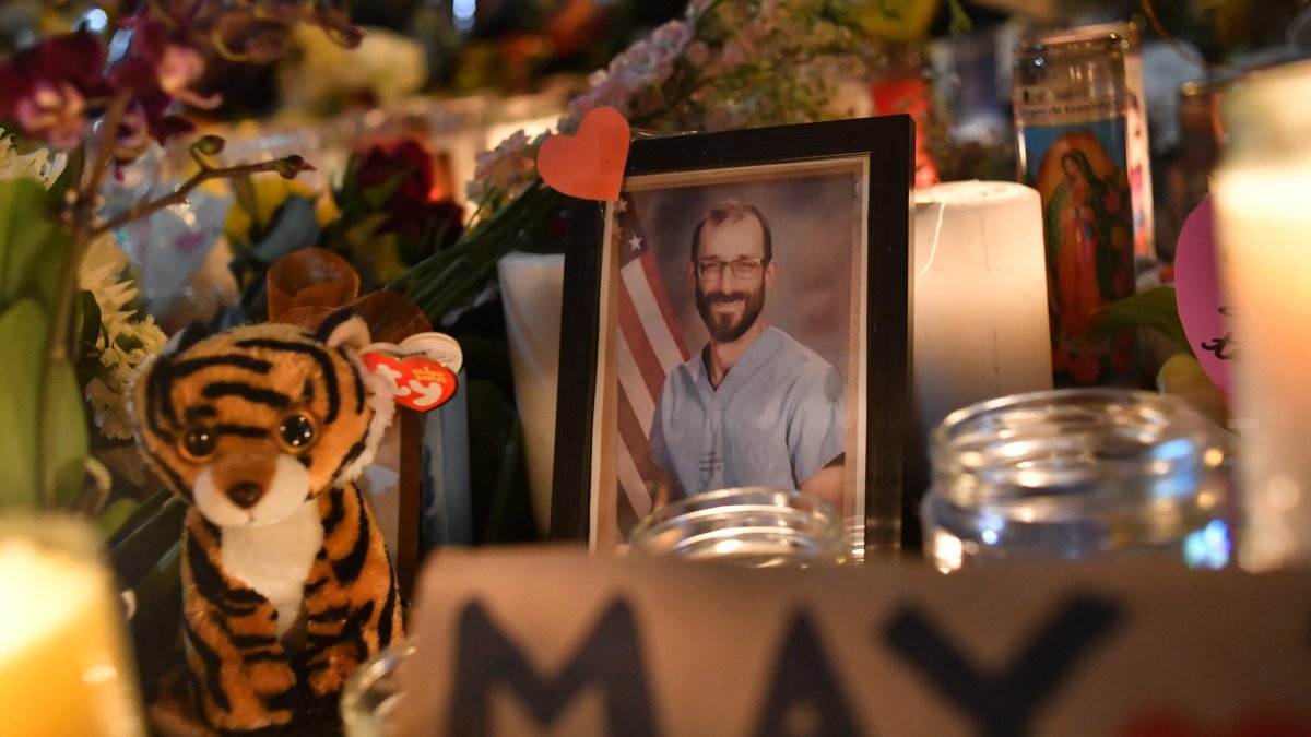 2 federal officers fired shots in fatal Alex Pretti encounter: DHS ...