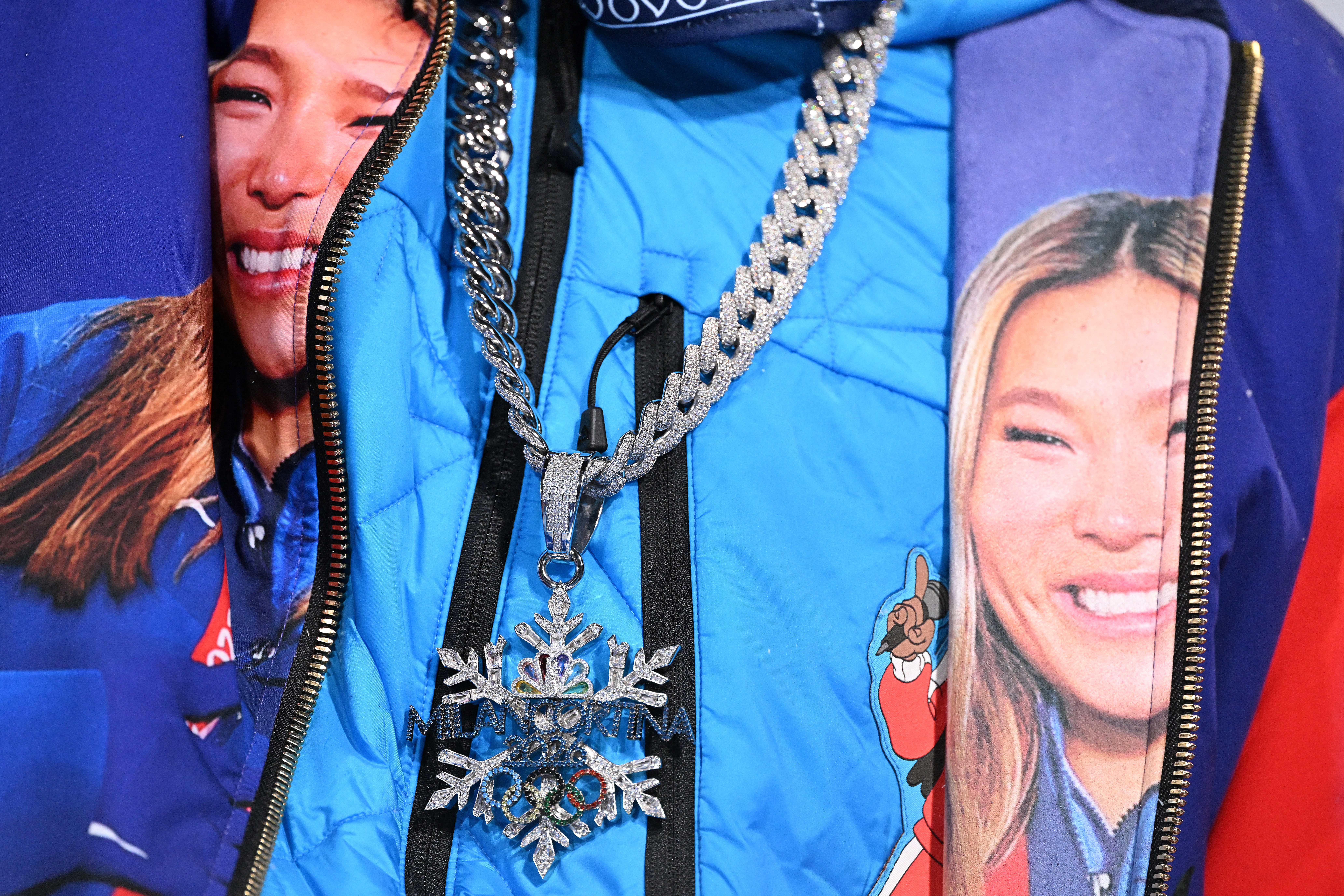 Check out Snoop Dogg’s incredible Chloe Kim-themed jacket – NBC Chicago