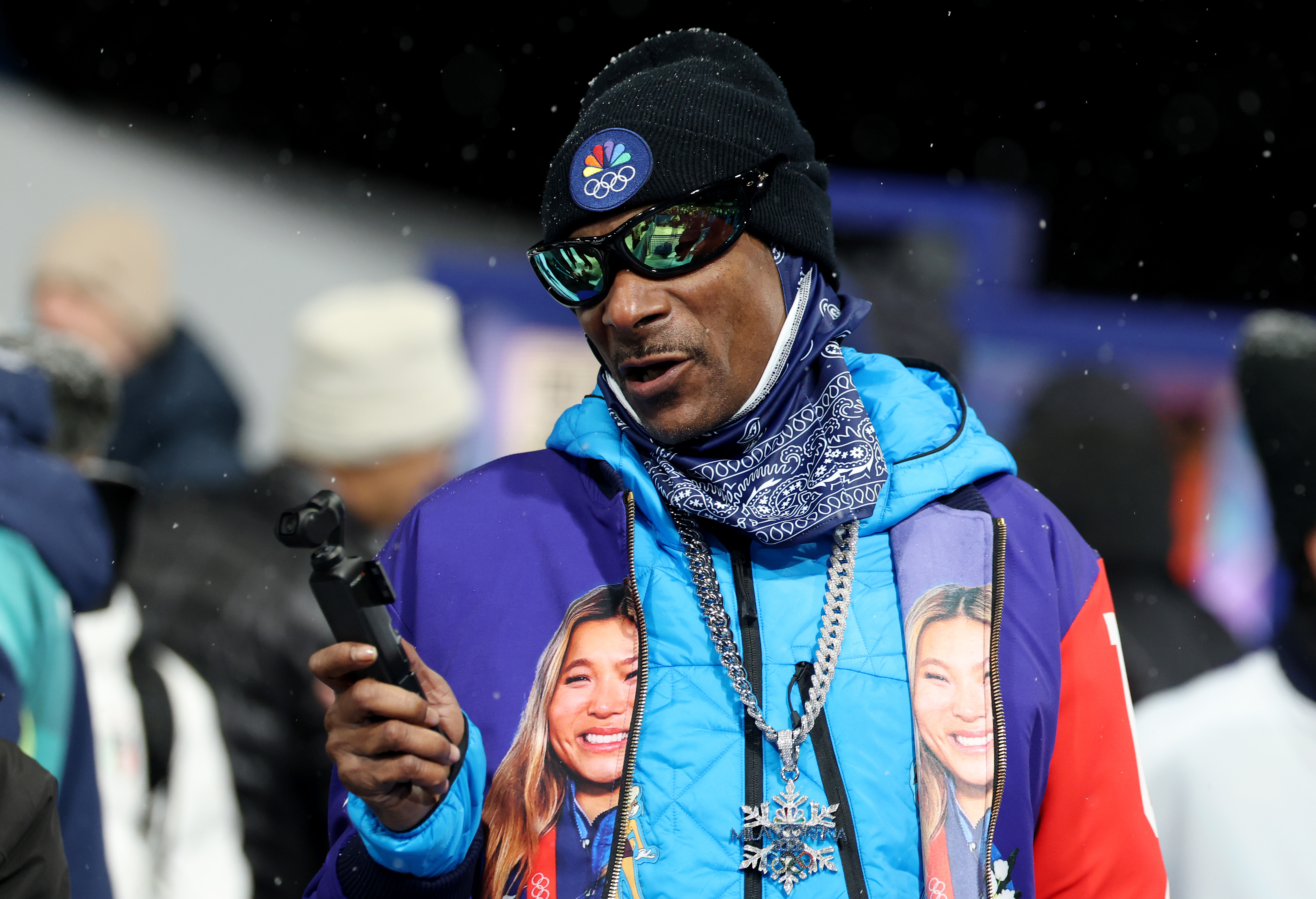 Check out Snoop Dogg’s incredible Chloe Kim-themed jacket – NBC Chicago
