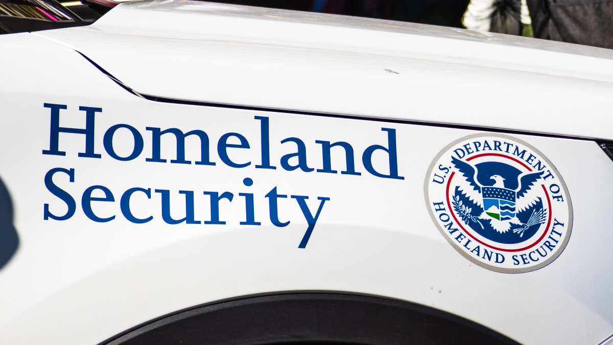 Homeland Security Department shuts down, Democrats and Trump negotiate ...