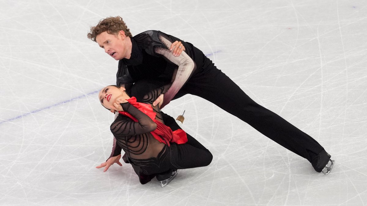 Are figure skaters allowed to touch the ice? The rules to know – NBC ...