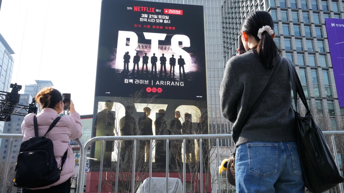 BTS comback concert at Seoul’s Gwanghwamun Square – NBC Chicago