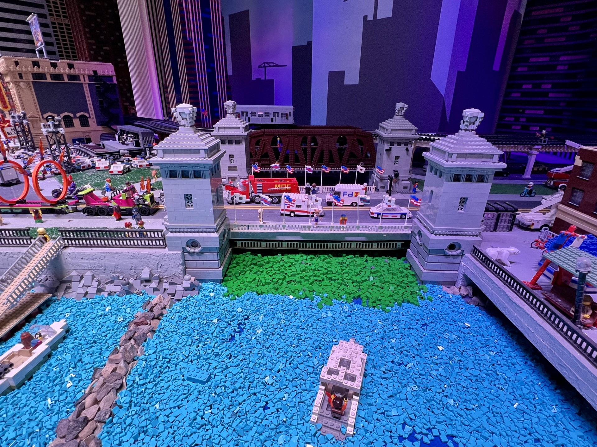 LEGOLAND Discovery Center unveils miniature green Chicago River – NBC ...