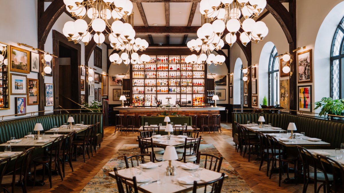 A popular part of the beloved Deer Path Inn in Lake Forest just ...