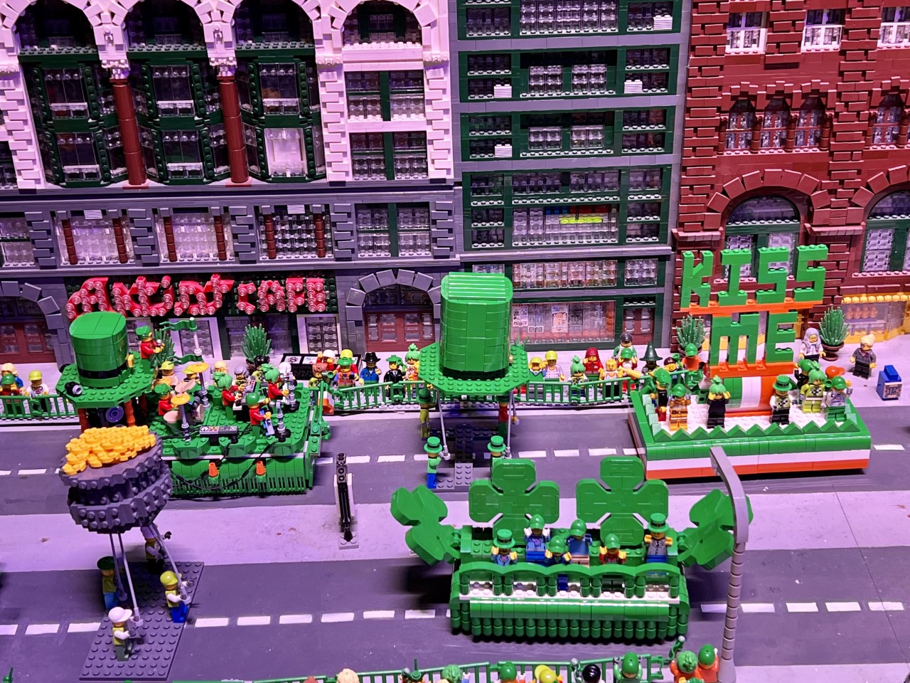 LEGOLAND Discovery Center unveils miniature green Chicago River – NBC ...