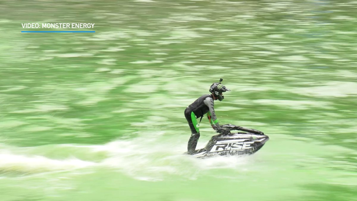 Jet ski stunts wow crowds on a green Chicago River – NBC Chicago
