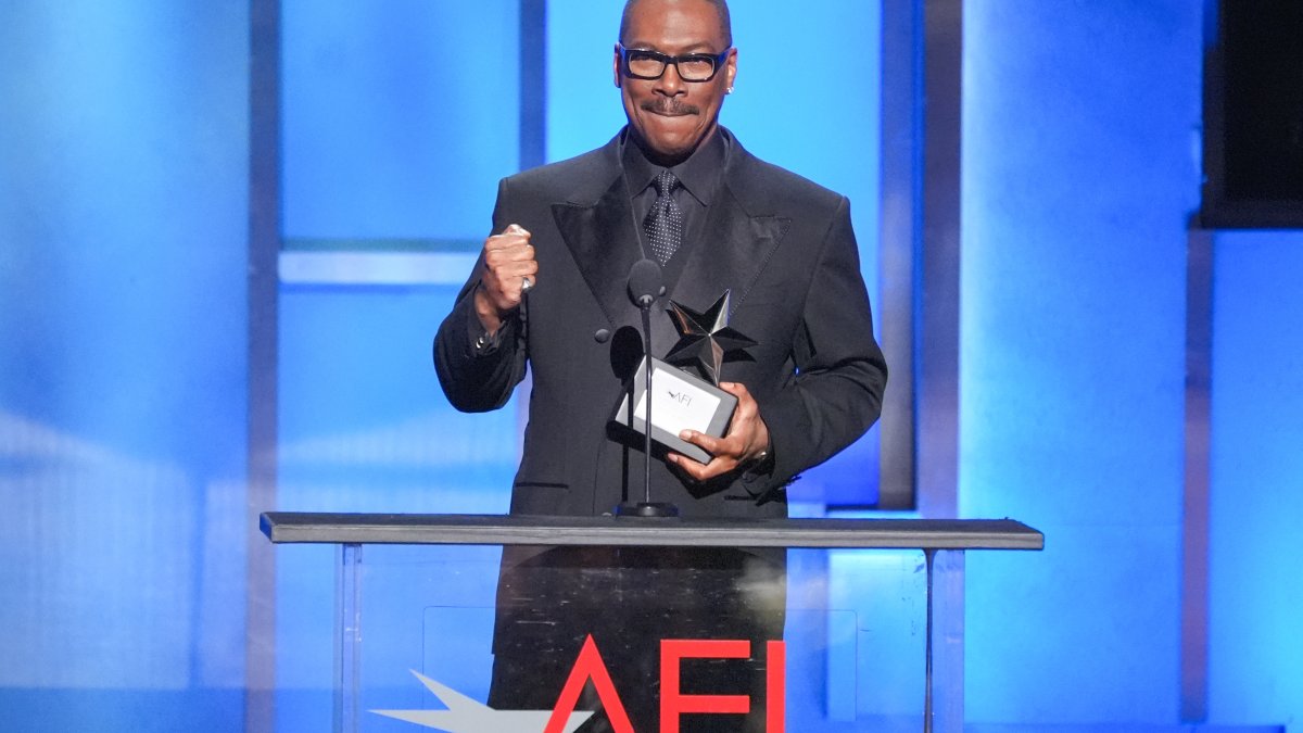 Eddie Murphy receives life achievement award by AFI – NBC Chicago