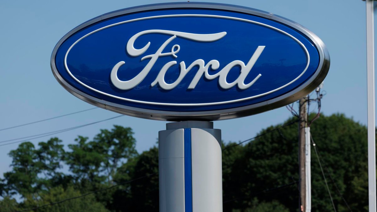Nearly 1.4 million Ford F-150 pickup trucks issued recall notices – NBC ...