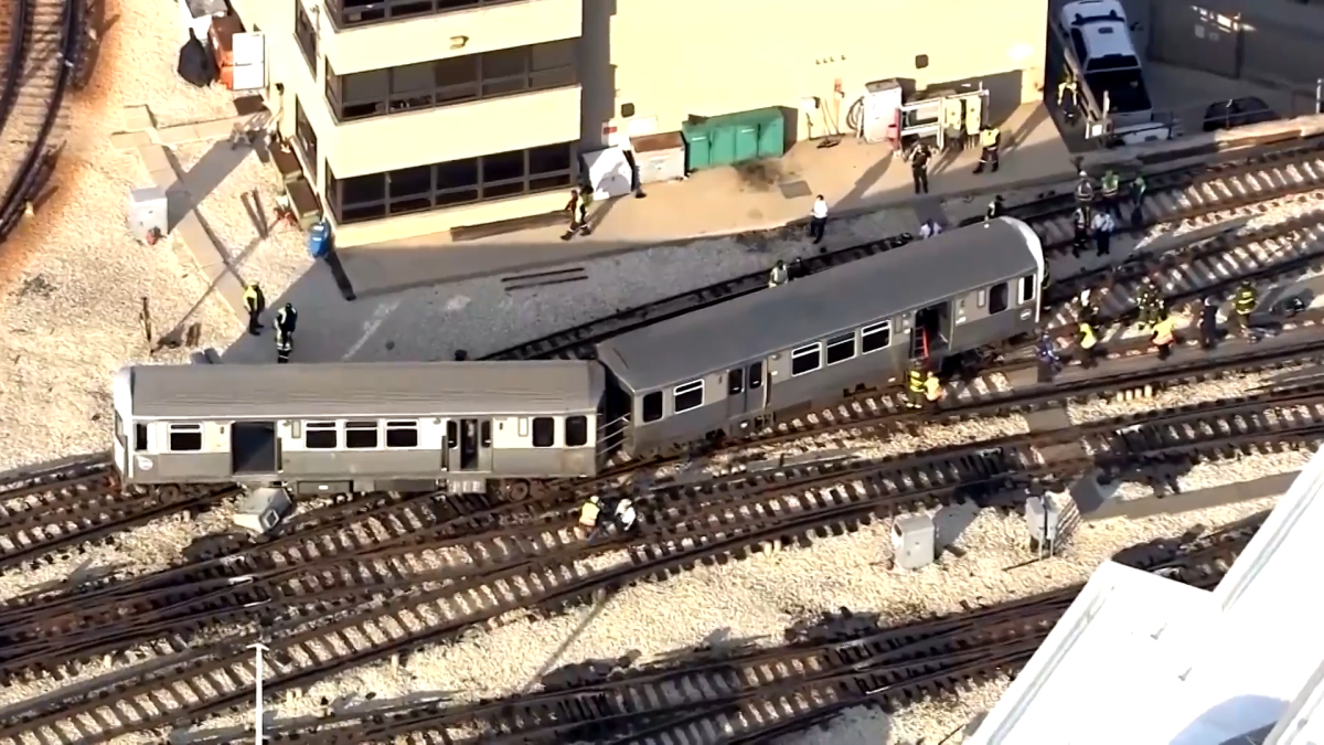 CTA trains resume service after chaotic derailment at rush hour – NBC ...