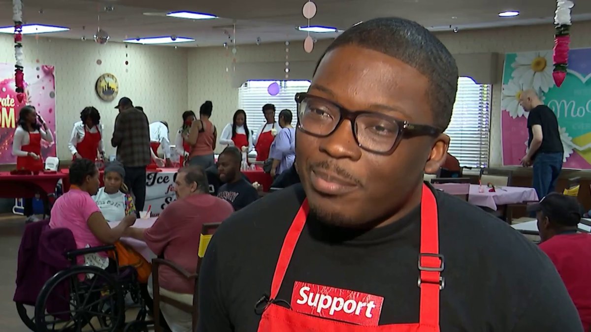 Navy veteran serves ice cream at Chicago-area nursing home – NBC Chicago