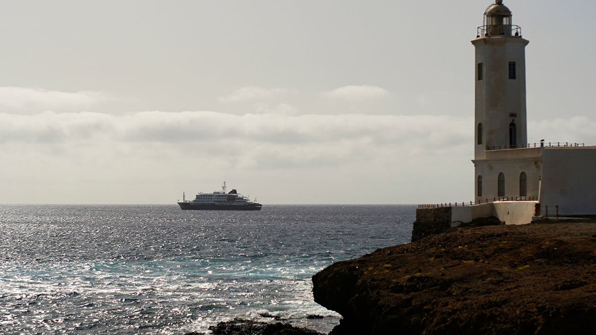 Cruise ship with suspected hantavirus outbreak waits for help – NBC Chicago