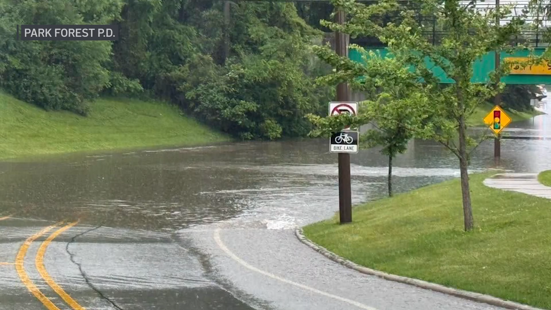 Streets in Chicago suburbs submerged in water after heavy rainfall ...