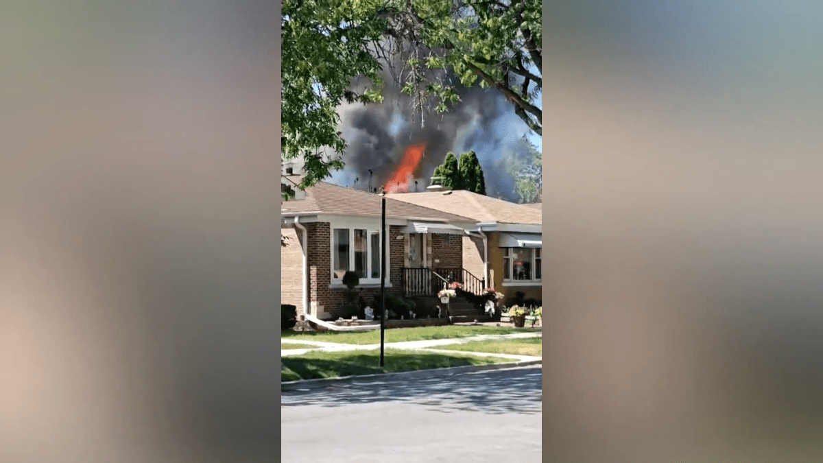 Large flames and plume of smoke rise from fire in Chicago – NBC Chicago