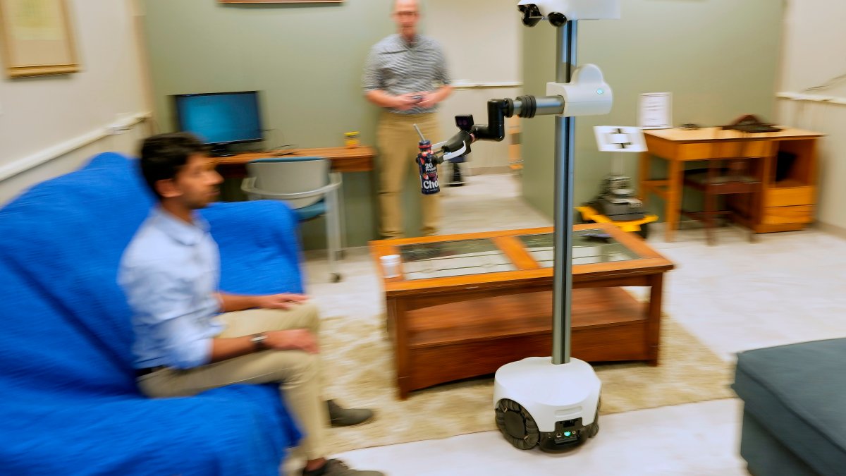 ‘Stretch 4’ robot helps ailing N.H. couple stay in their house – NBC ...