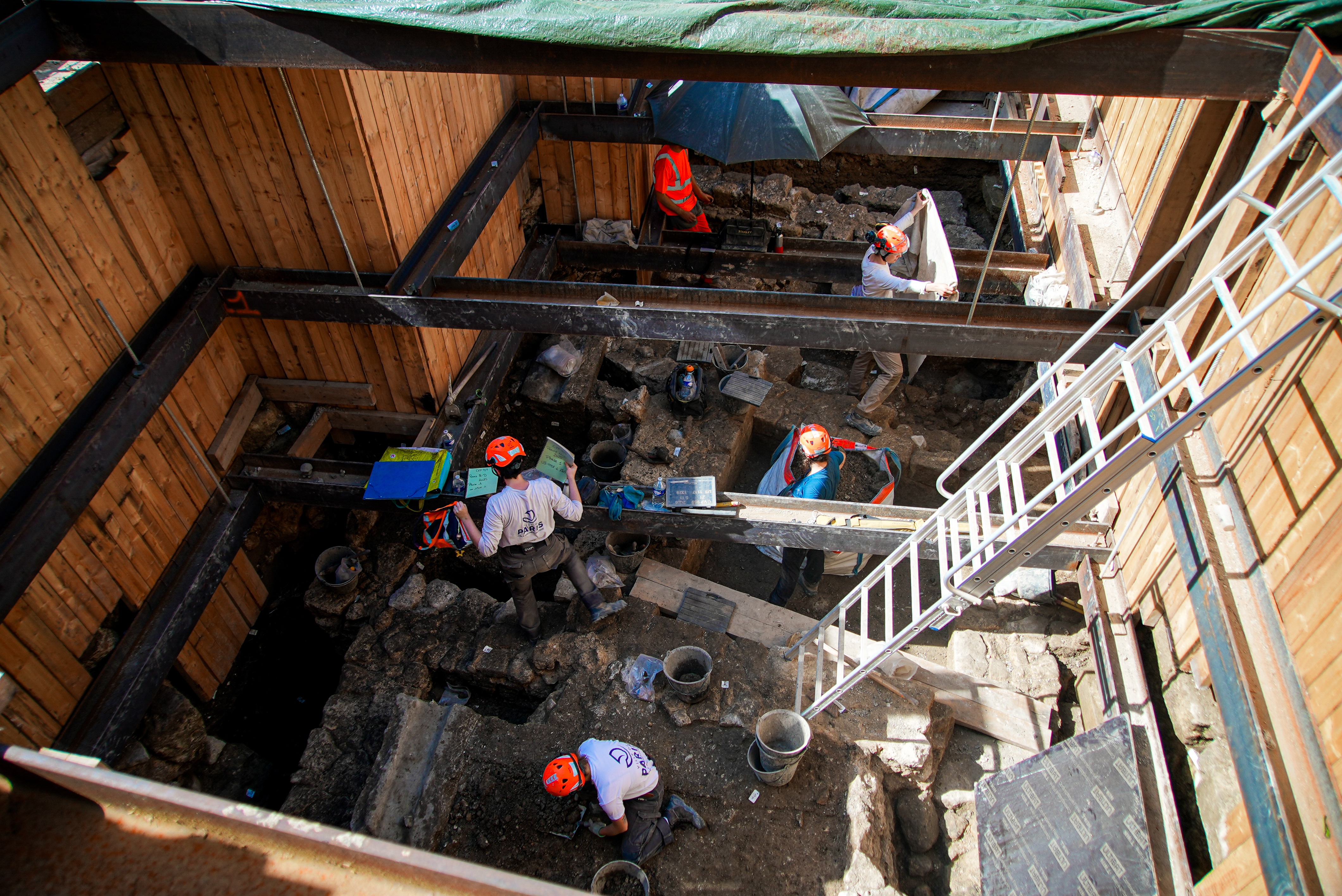 Dig unearths 1,700 years of history under Notre Dame cathedral – NBC ...