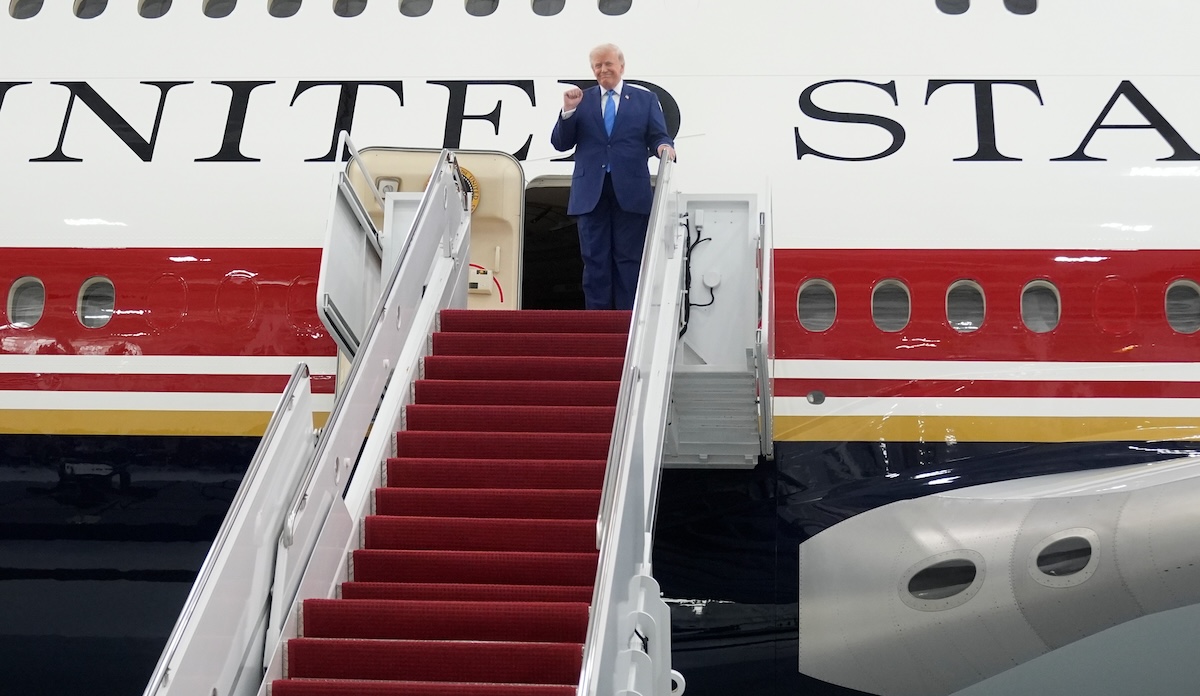 President Trump unveils new Air Force One, a converted Qatari jet – NBC ...