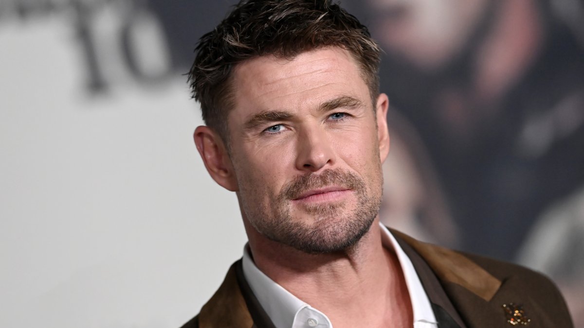 Chris Hemsworth, family got turned away from boarding an international ...