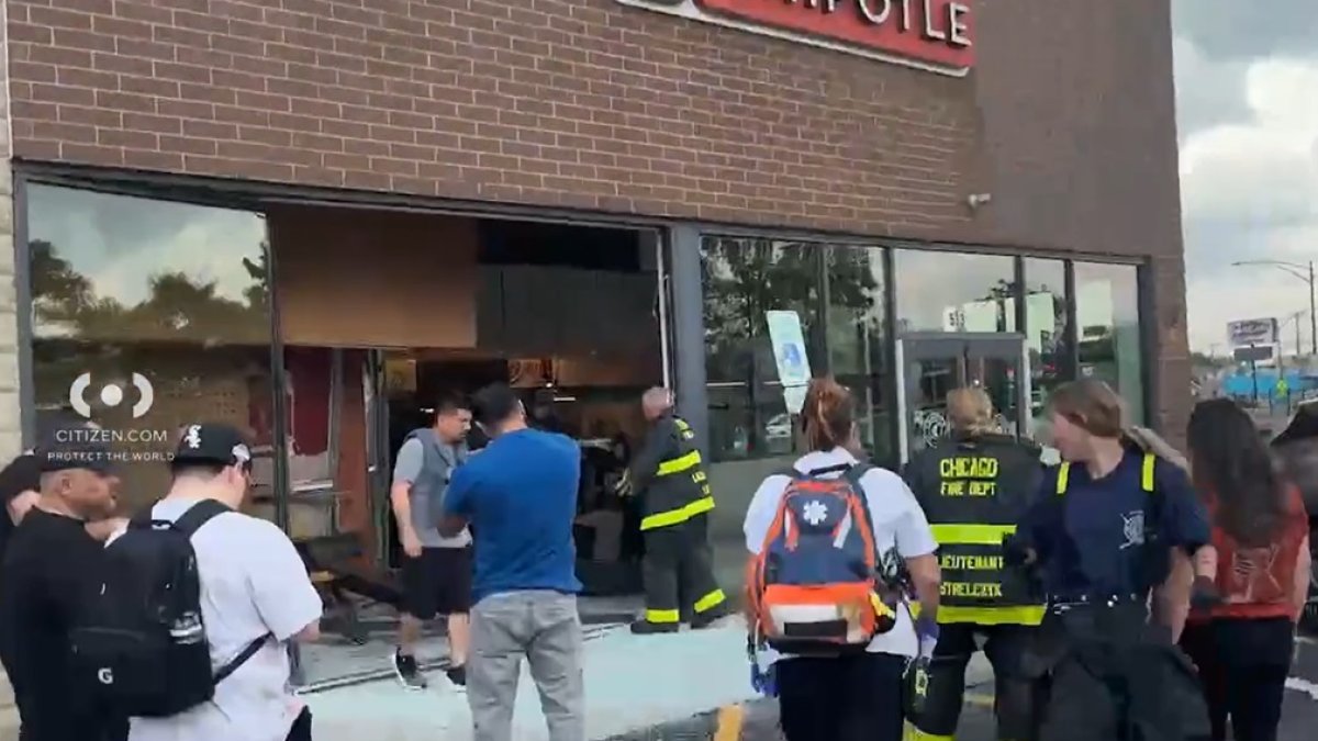Car slams into Chipotle in Chicago’s West Elsdon neighborhood – NBC Chicago