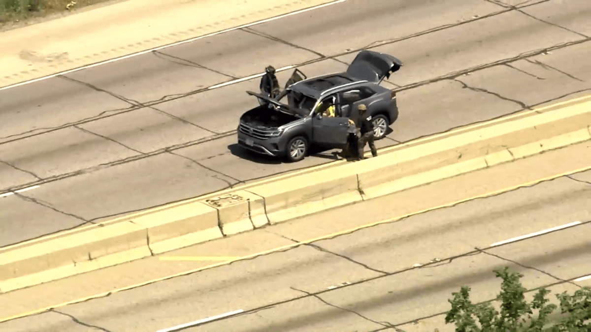 I-290 remains closed for several hours as incident draws bomb squad ...